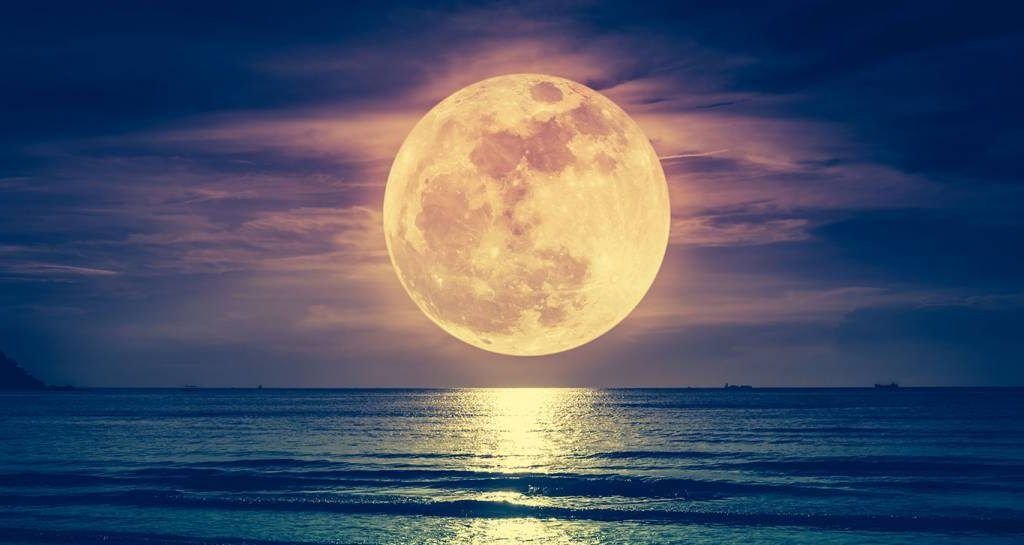 Lua de Marte vai cair sobre o planeta; será que a nossa também vai?