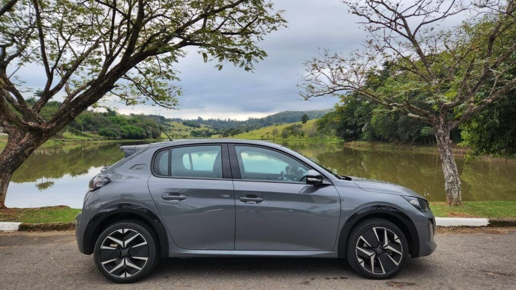 Peugeot 208 2025 se renova com versão GT e motor turbo eficiente | Em ...